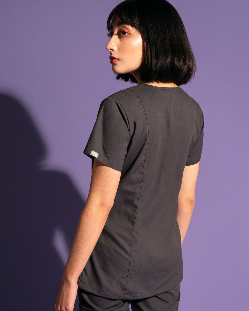 Top Mujer Gris Uniformes Clínicos Scorpi Basics