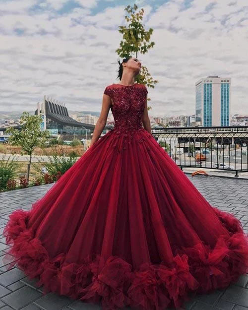 Quinceanera Dressred Tulle Appliques Ball Gown Sweet 16 Dresses