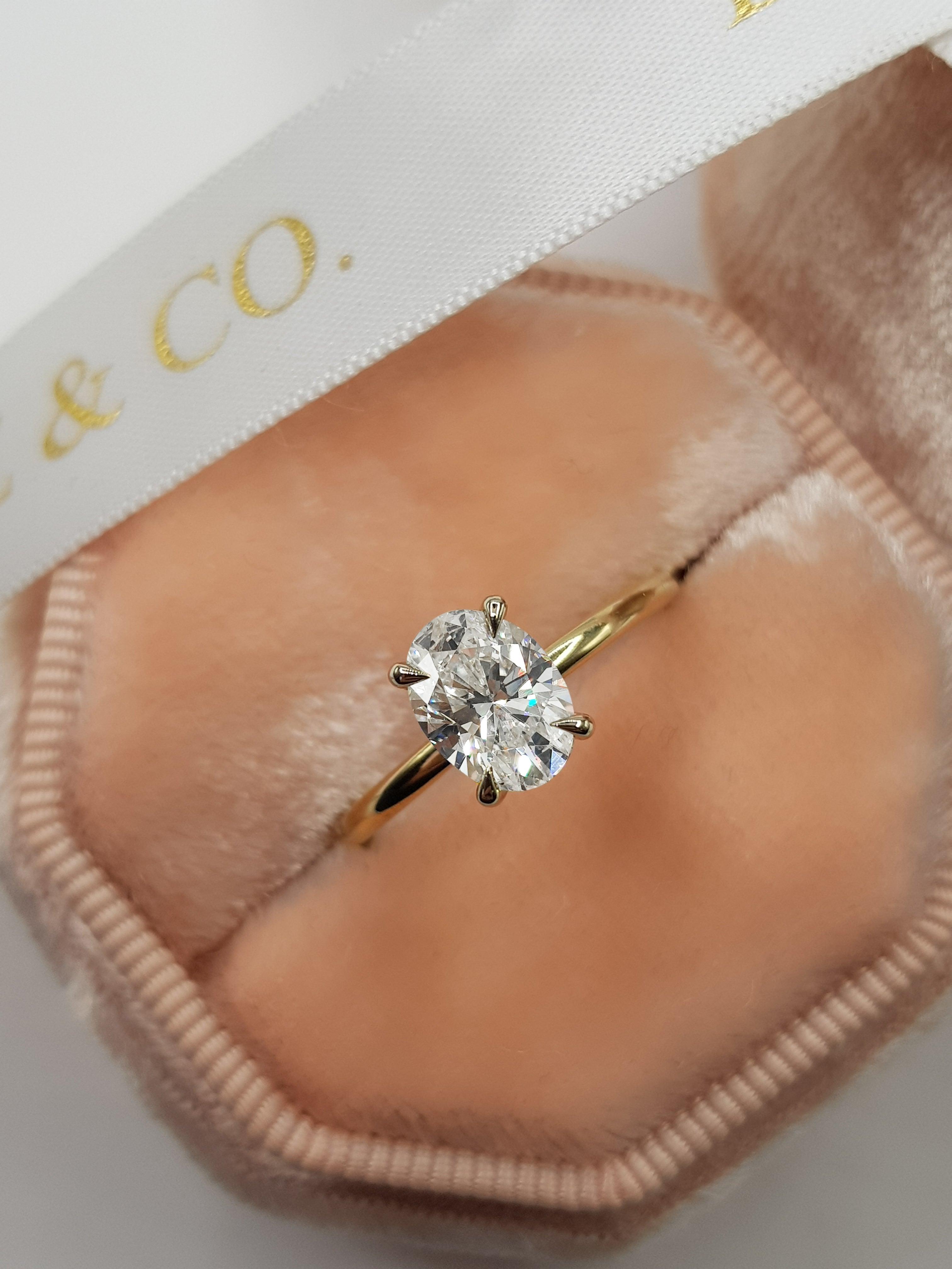 Oval Solitaire Engagement Rings