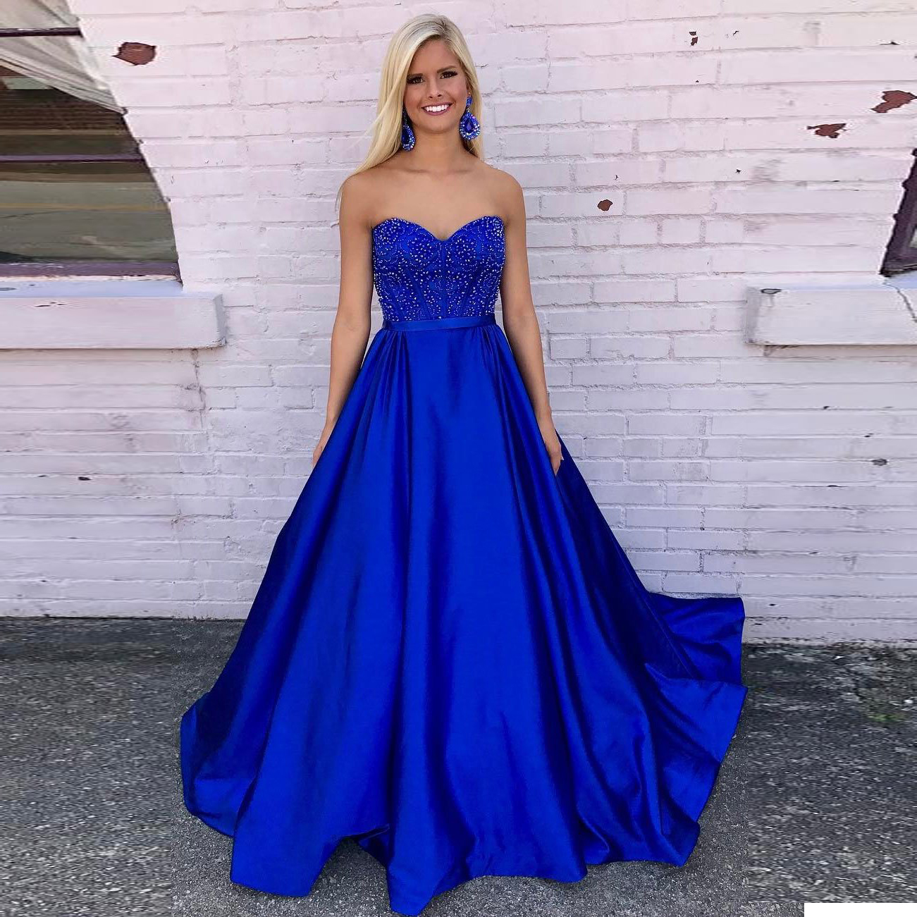 Elegant Sweetheart Royal Blue Prom Dressa Line Formal Gown With Beaded