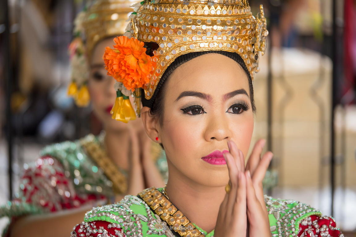 Ira Block Photography Women Performing A Traditional Thai Dance At