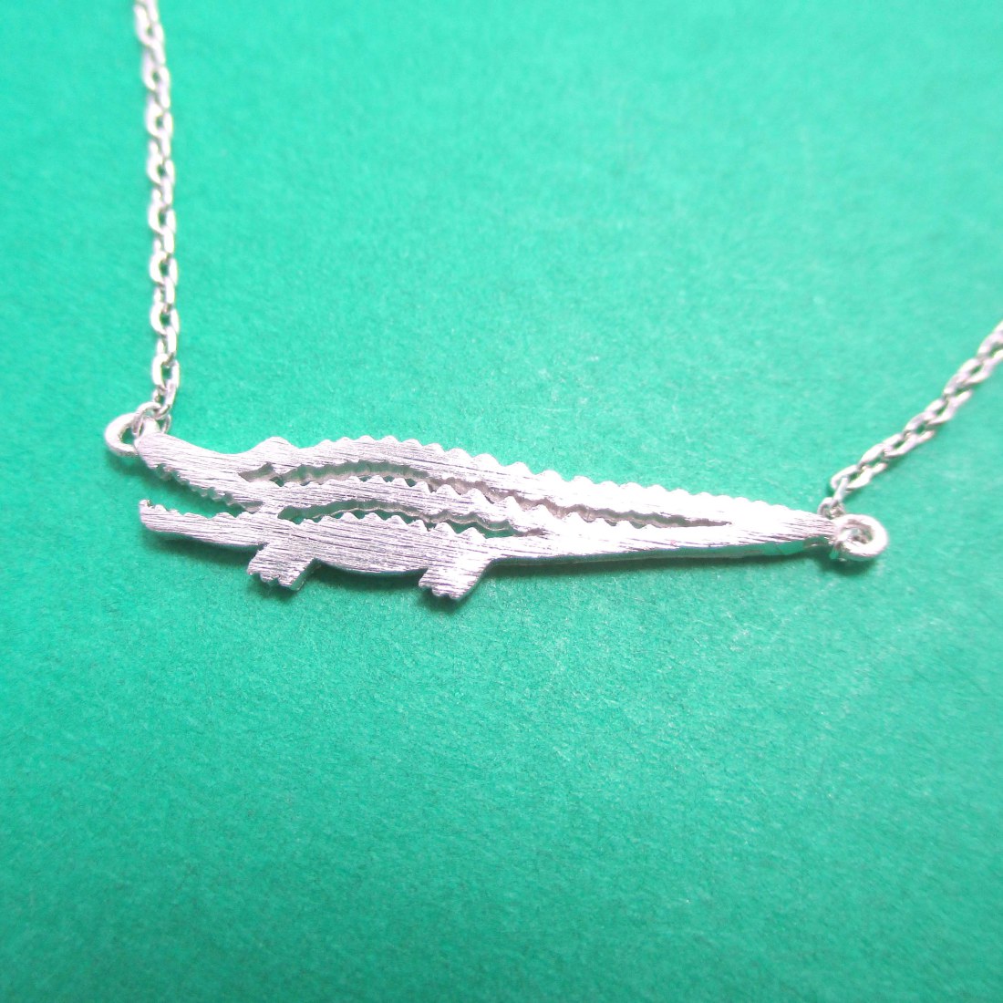 Classic Alligator Outline Crocodile Shaped Charm Necklace In Silver