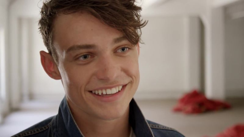 Watch Young Hollywood Young Hollywood 2016 Thomas Doherty Teen