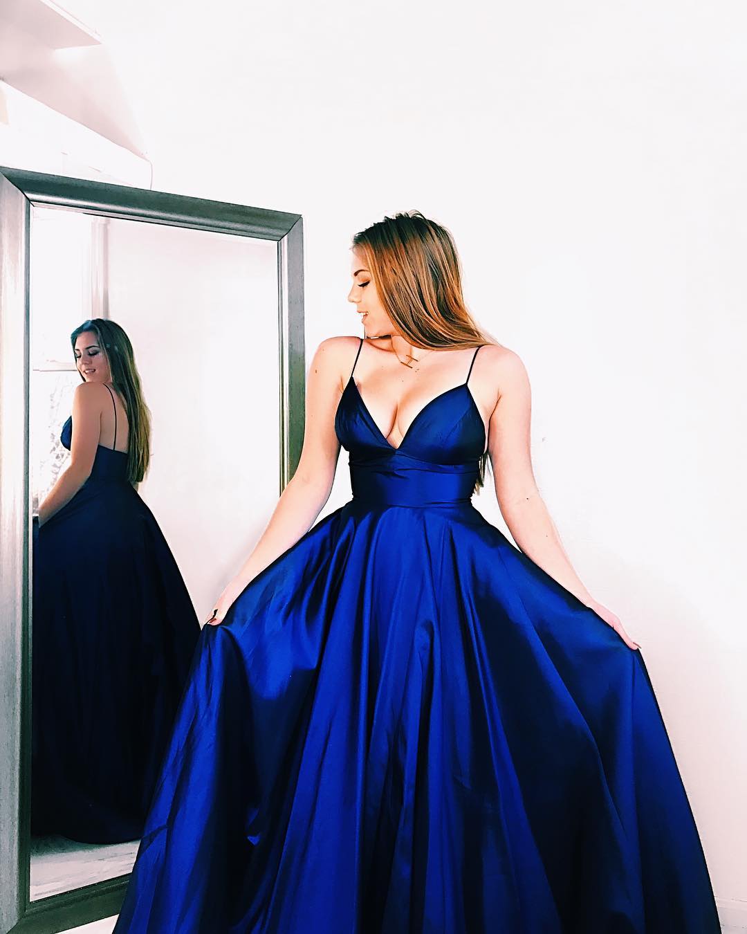 Simply Royal Blue Party Dresssatin Spaghetti Straps V Neck Prom Dress