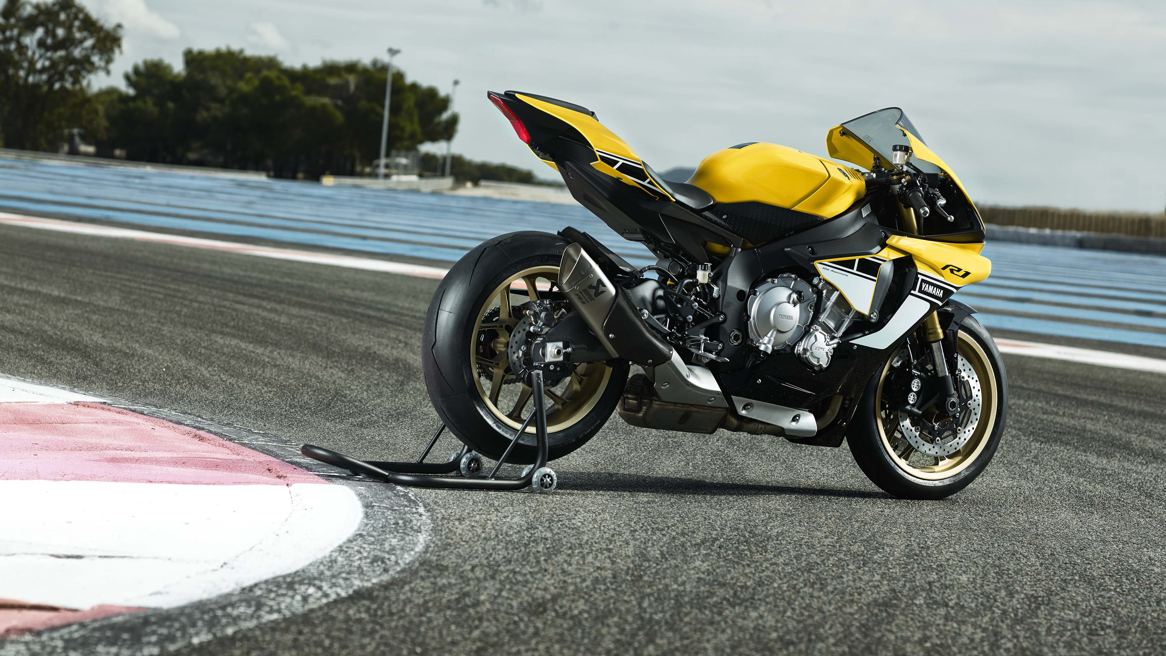 Xxx The Yamaha Yzf R1 In Speedblock Yellow And Black Asphalt And Rubber