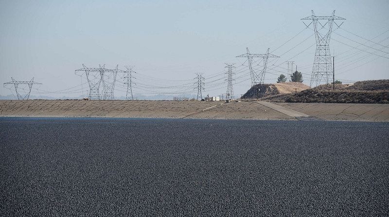 Los Angeles Reservoir Covered With 96 Million Plastic Balls To Fight