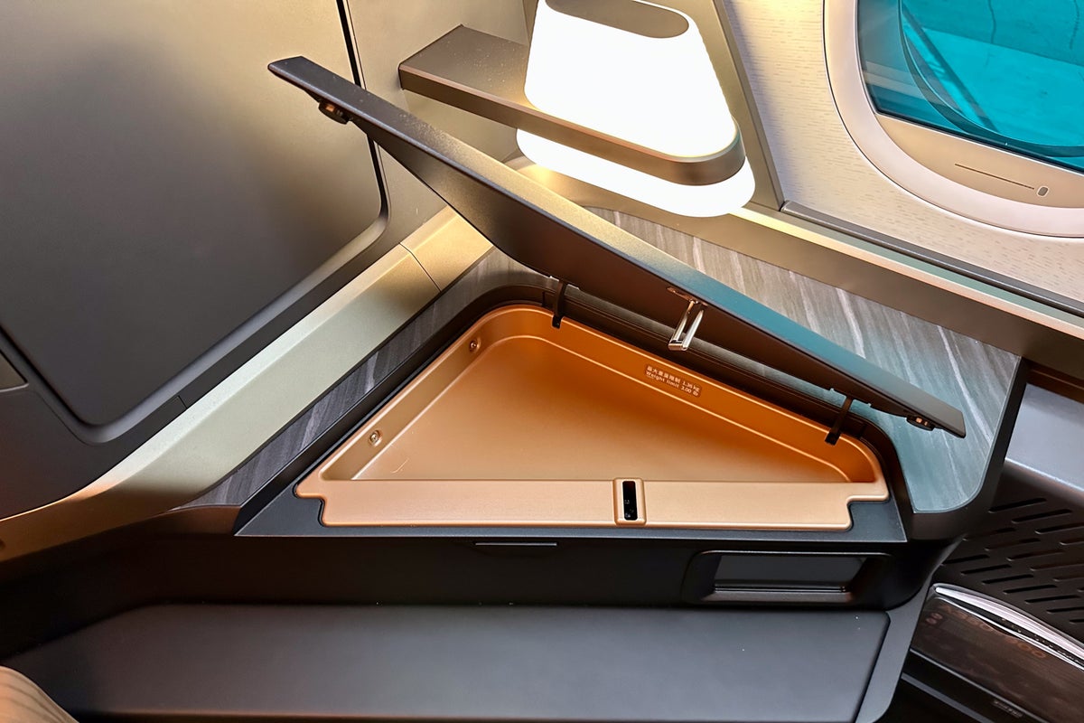 Review Starlux Airlines New Business Class On The Airbus A350