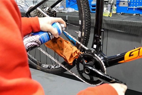 How To Lube Your Chain Bike Maintenance Tips Tredz Bikes