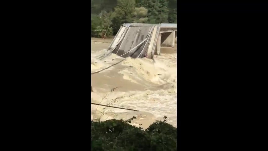 Maltempo Crolla Il Ponte Tra Romagnano E Gattinara Sul Fiume Sesia