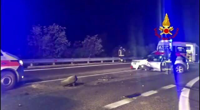 Scontro Tra Due Auto 3 Feriti In Provincia Di Avellino Una Donna