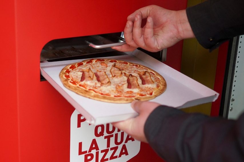 A Roma Arriva Il Distributore Automatico Di Pizza