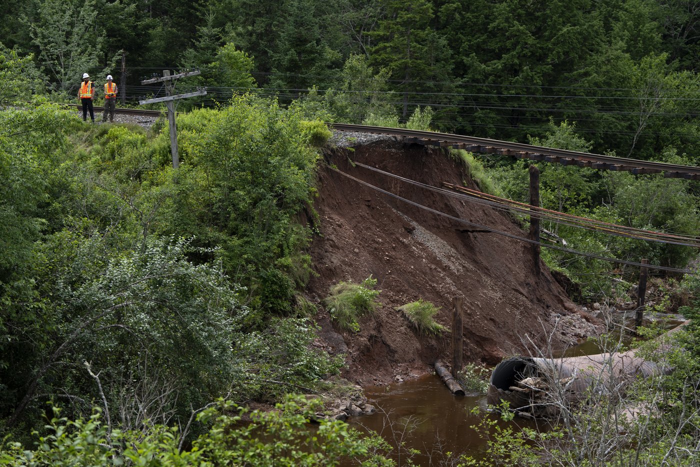 Les Inondations En Nouvelle Écosse Ont Emporté Une Voie Du Canadien