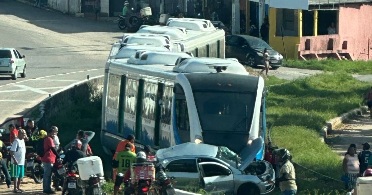 Blog Do Jasão Colisão Entre Carro E Trem Deixa Vítima Presa às