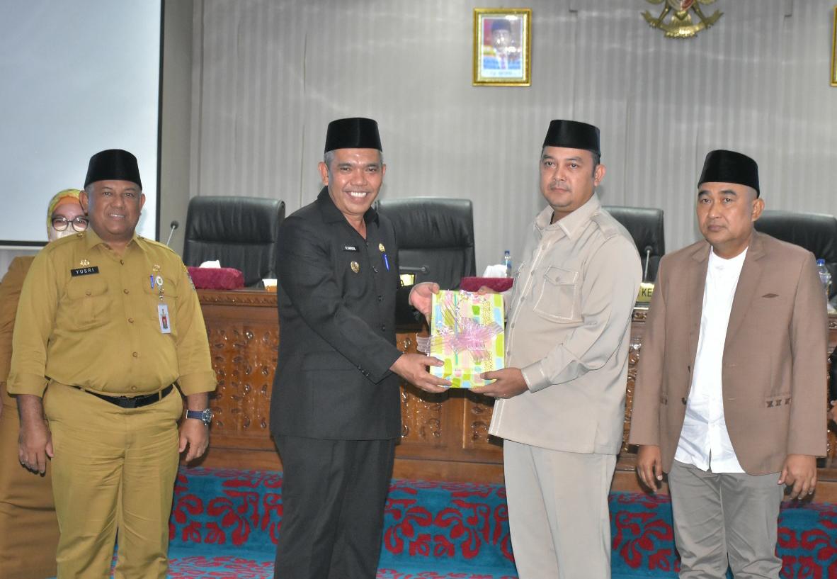 Pj Bupati Kampar Sampaikan Nota Keuangan Apbd Tahun 2023 Dan Dua