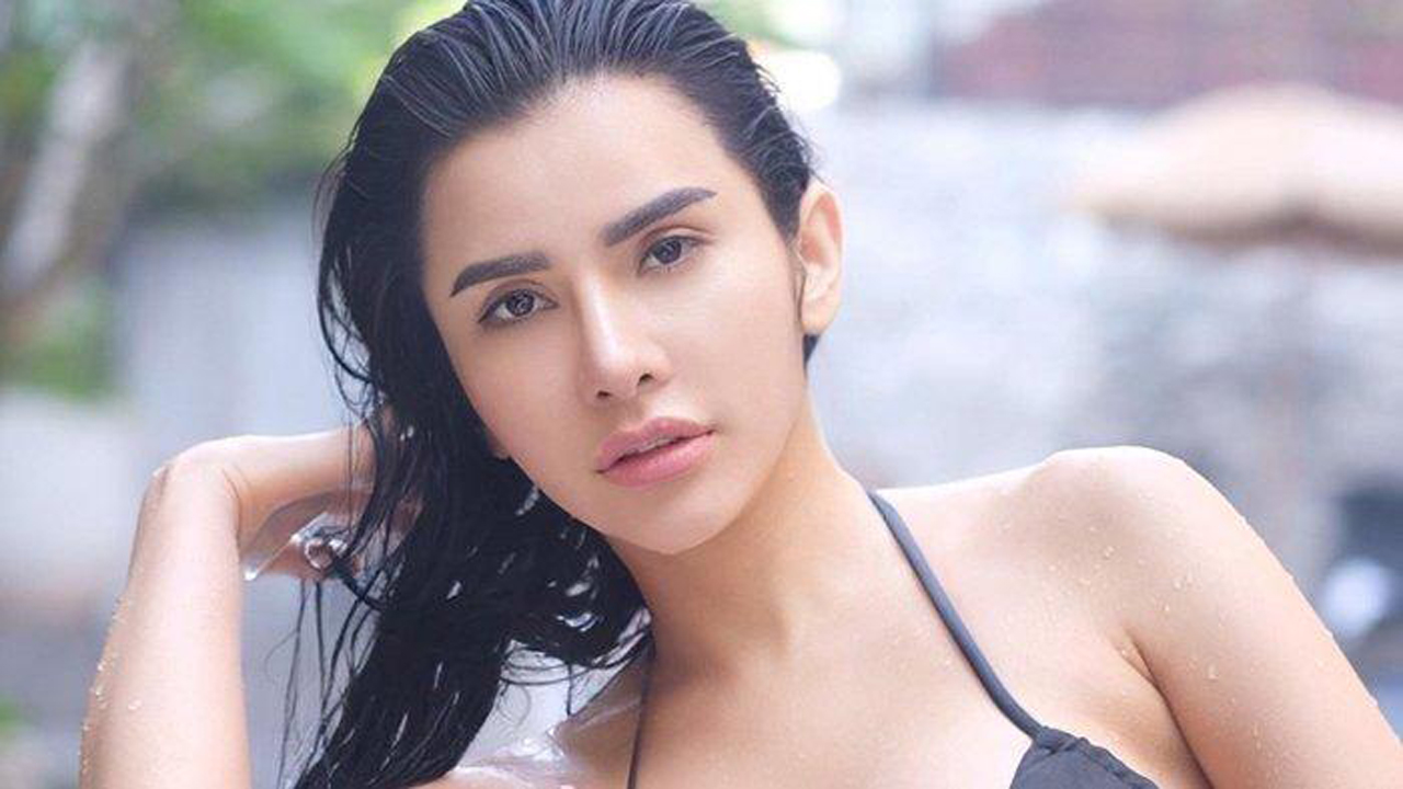 Maria Vania Pakai Bikini Hitam Tato Kelihatan Ada Yang Minta Adu Naga