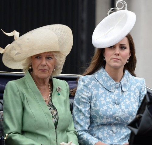 Gardrop Kedisi Kate Middleton Catherine Walker Astrid Manto