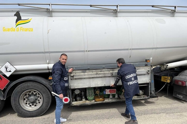 Barletta Contrabbando Di Gasolio Agricolo 3 Denunciati