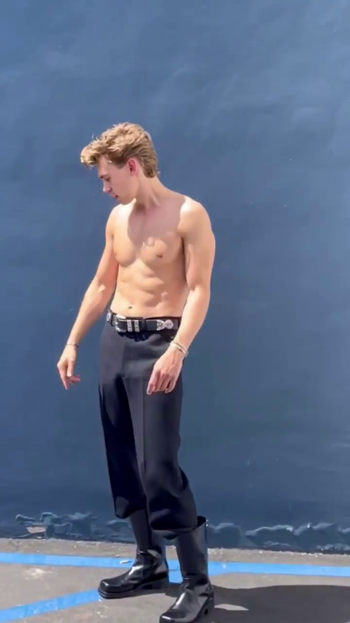 Alexissuperfans Shirtless Male Celebs Austin Butler Bts Video Of His