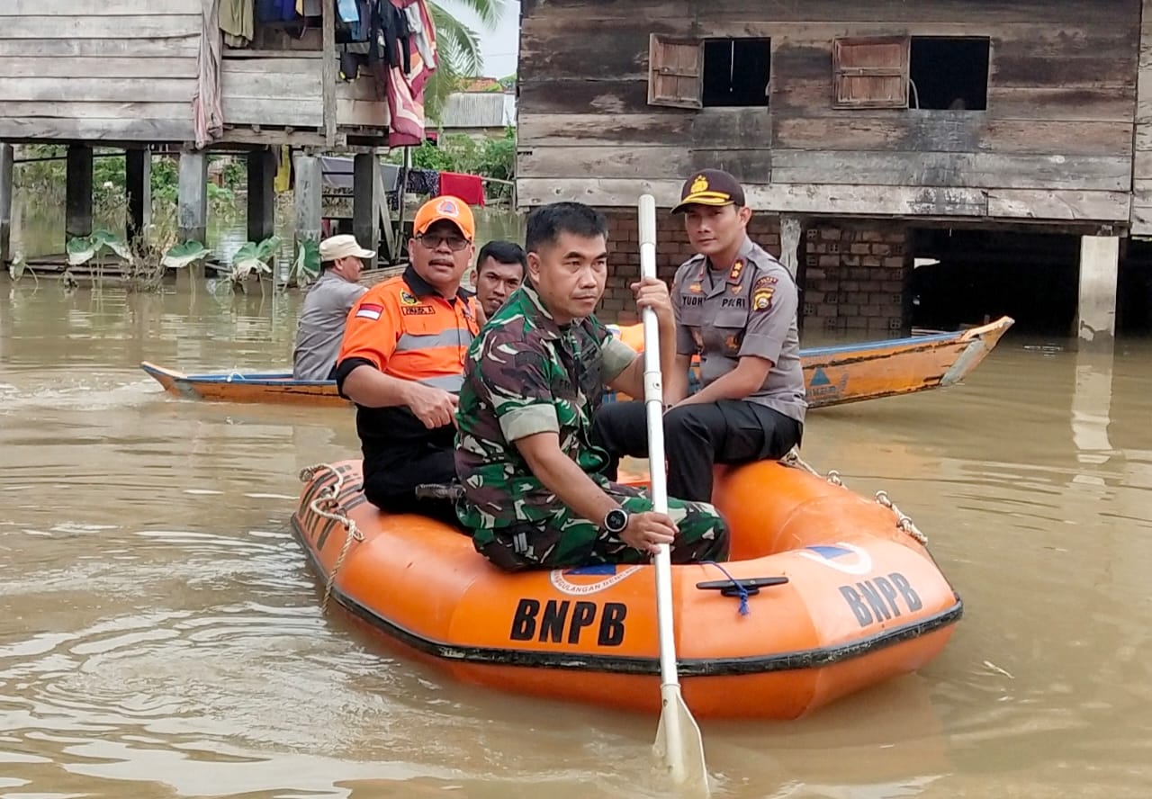 Bpbd Dan Dinsos Pali Bawa Ratusan Paket Sembako Untuk Korban Banjir