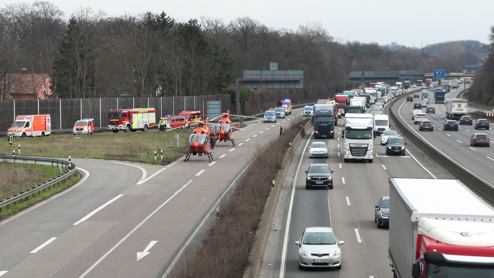 Nrw Aktuelltv A46 Bei Hilden Schwerer Pkw Unfall Vier