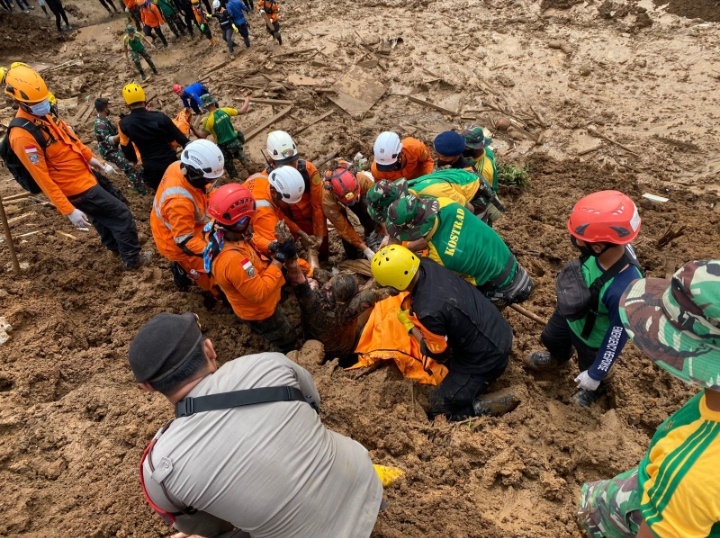 Polri Temukan Lima Jenazah Korban Gempa Dan Tanah Longsor Di Cianjur