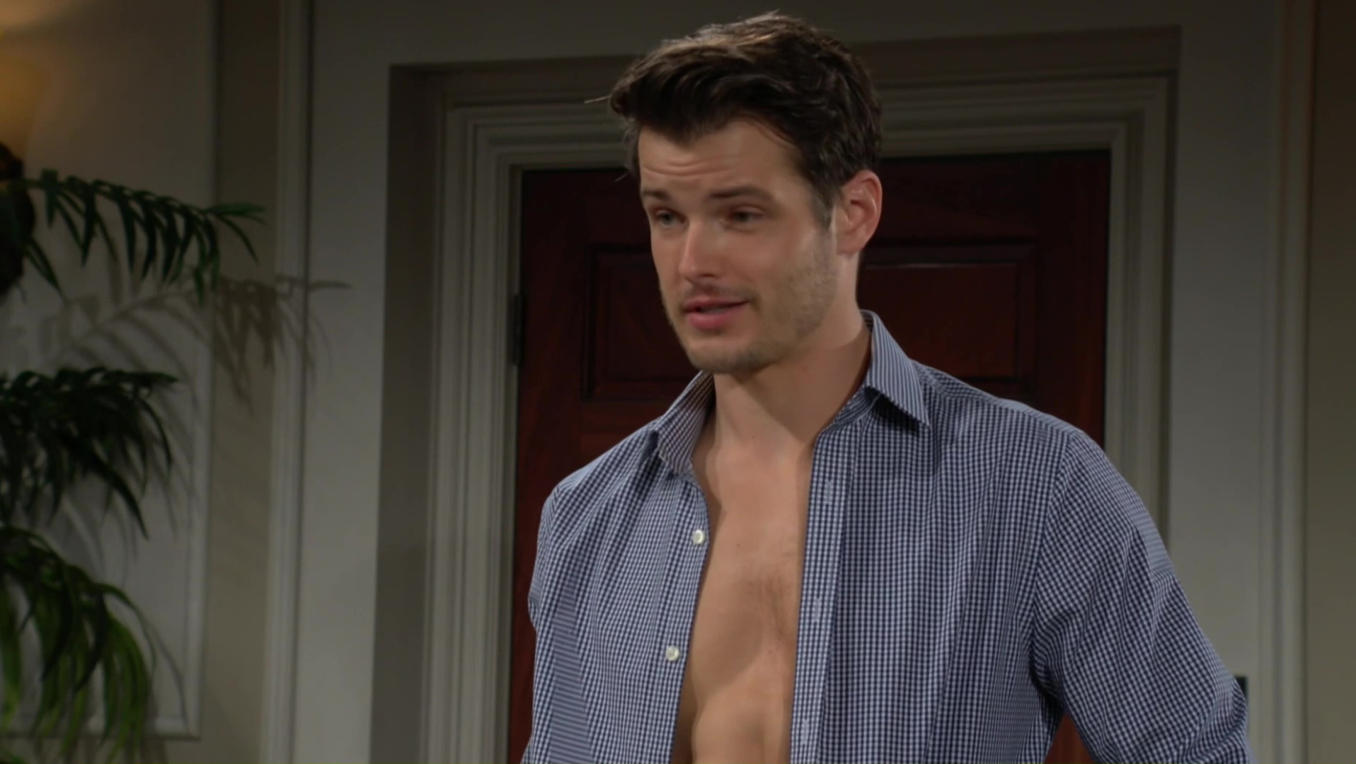 Auscaps Michael Mealor Shirtless In The Young And The Restless