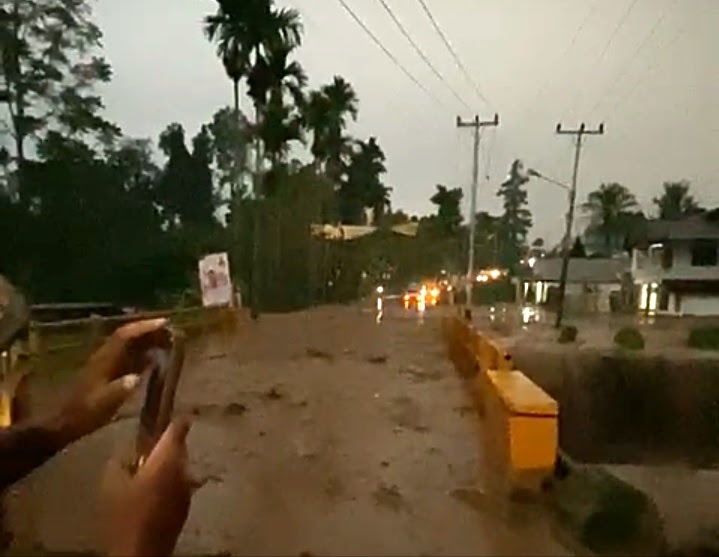 Banjir Bandang Terjang Nagari Surian Solok Jembatan Putus Puluhan