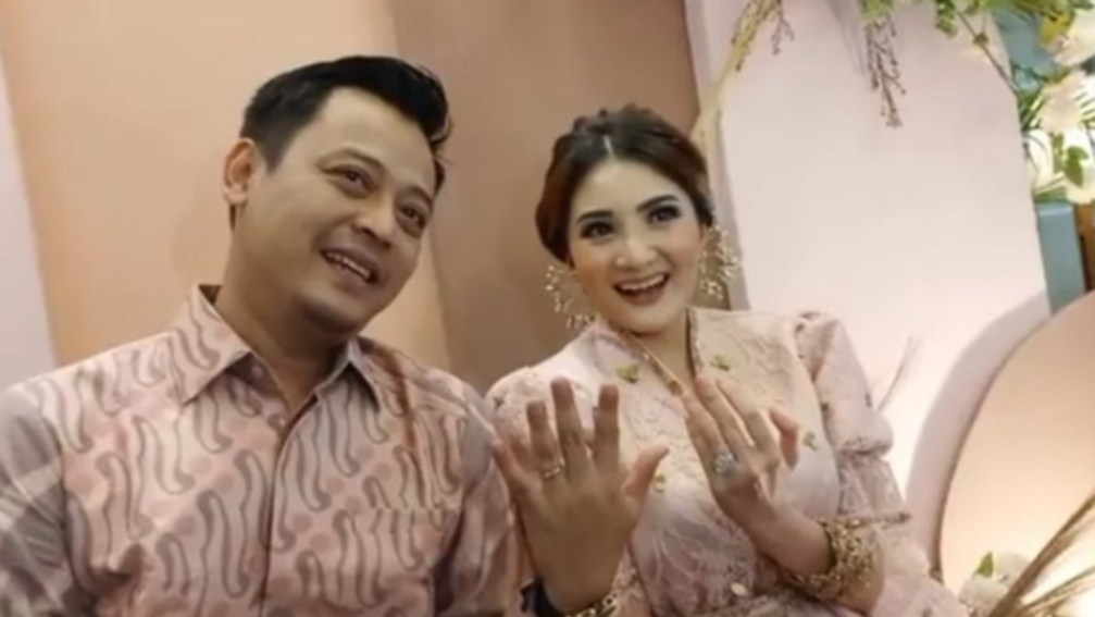 Berakhir Sudah 10 Tahun Masa Janda Kiki Amalia Mantan Istri Kiper