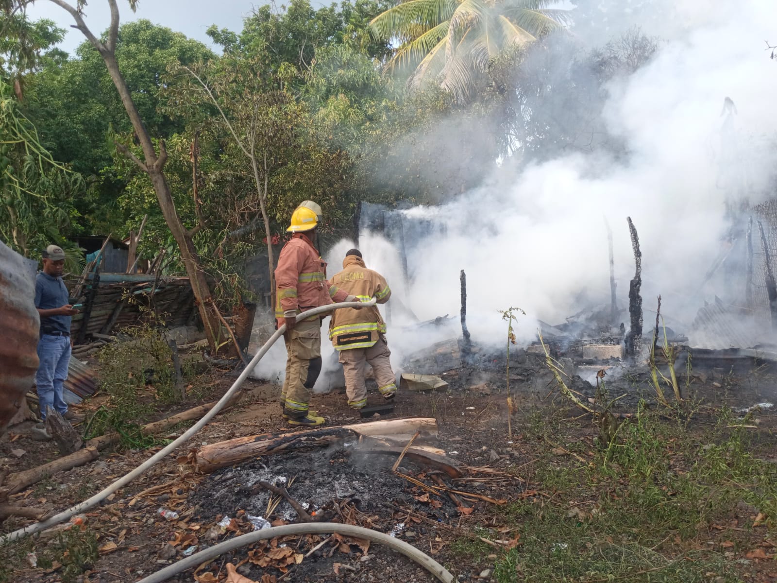 Voraz Incendio Reduce A Cenizas Una Vivienda En La Vigía La Uva