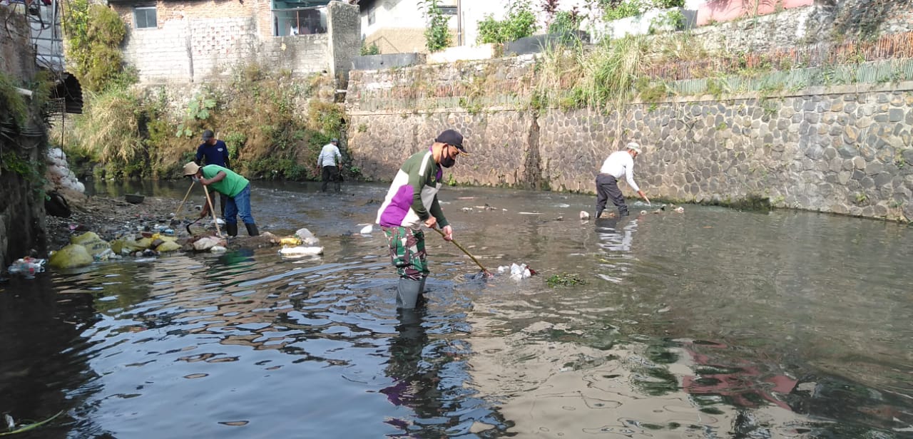 Sektor 22 Citarum Harum Sub 2 Cegah Penumpukan Sampah Di Aliran Sungai