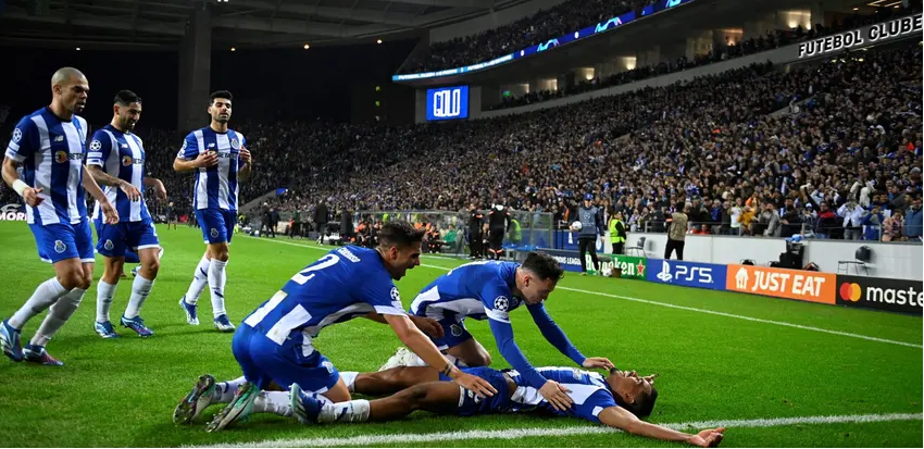 Com Placar Elástico E Show De Brasileiro Porto Vence O Shakhtar E