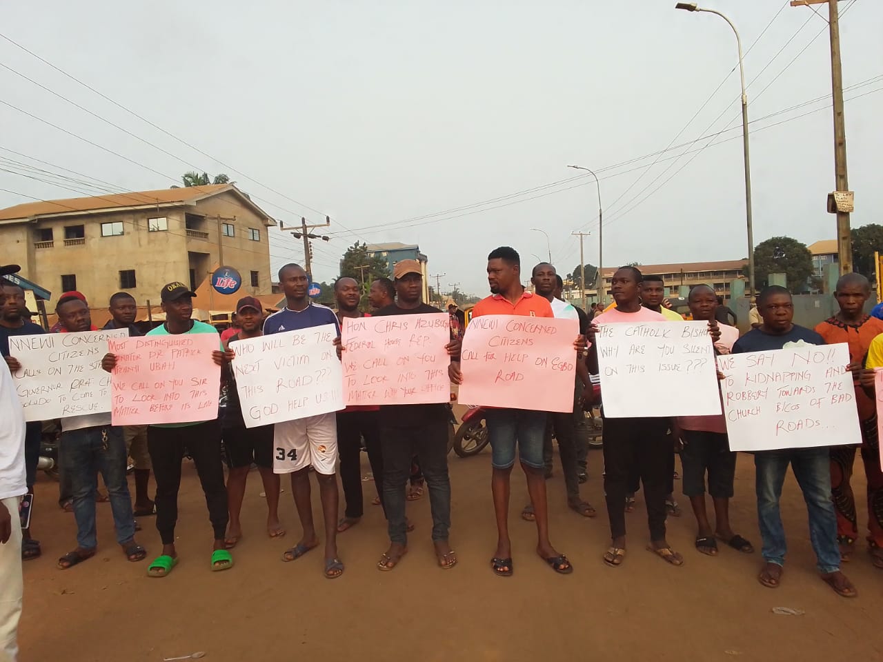 Prominent Anambra Community Protests Dilapidated Road Infrastructure