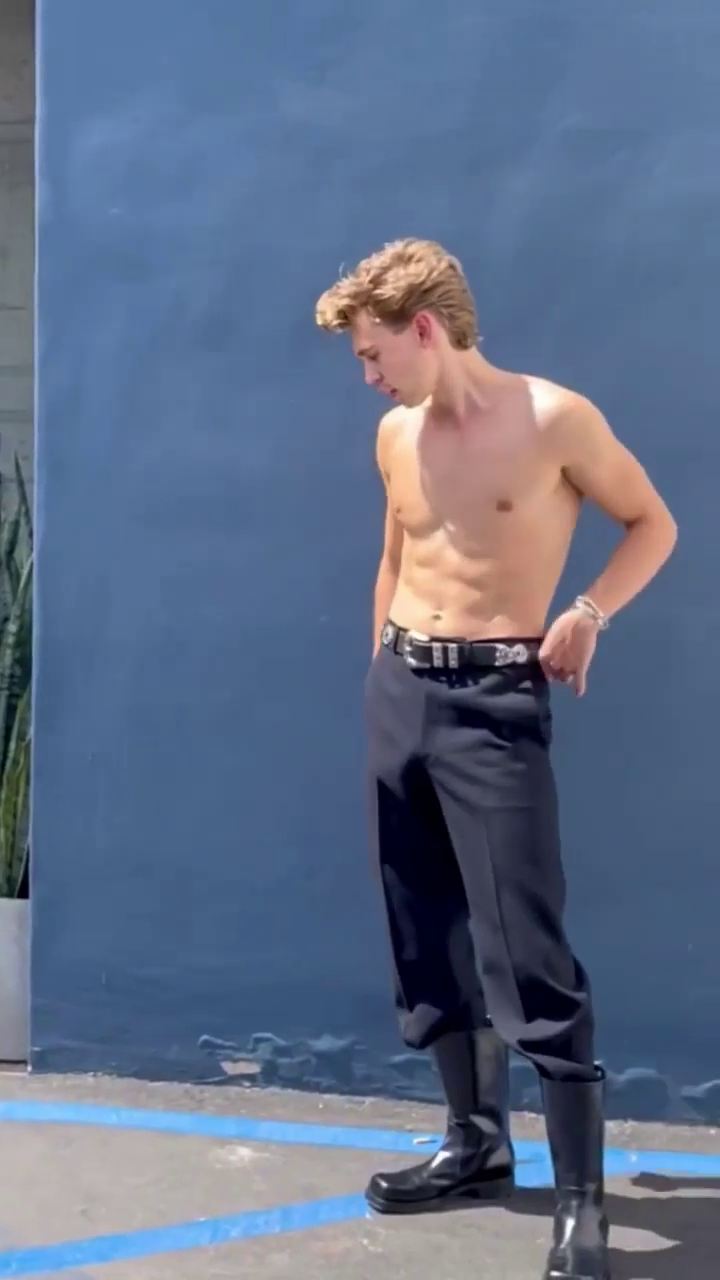 Alexissuperfans Shirtless Male Celebs Austin Butler Bts Video Of His