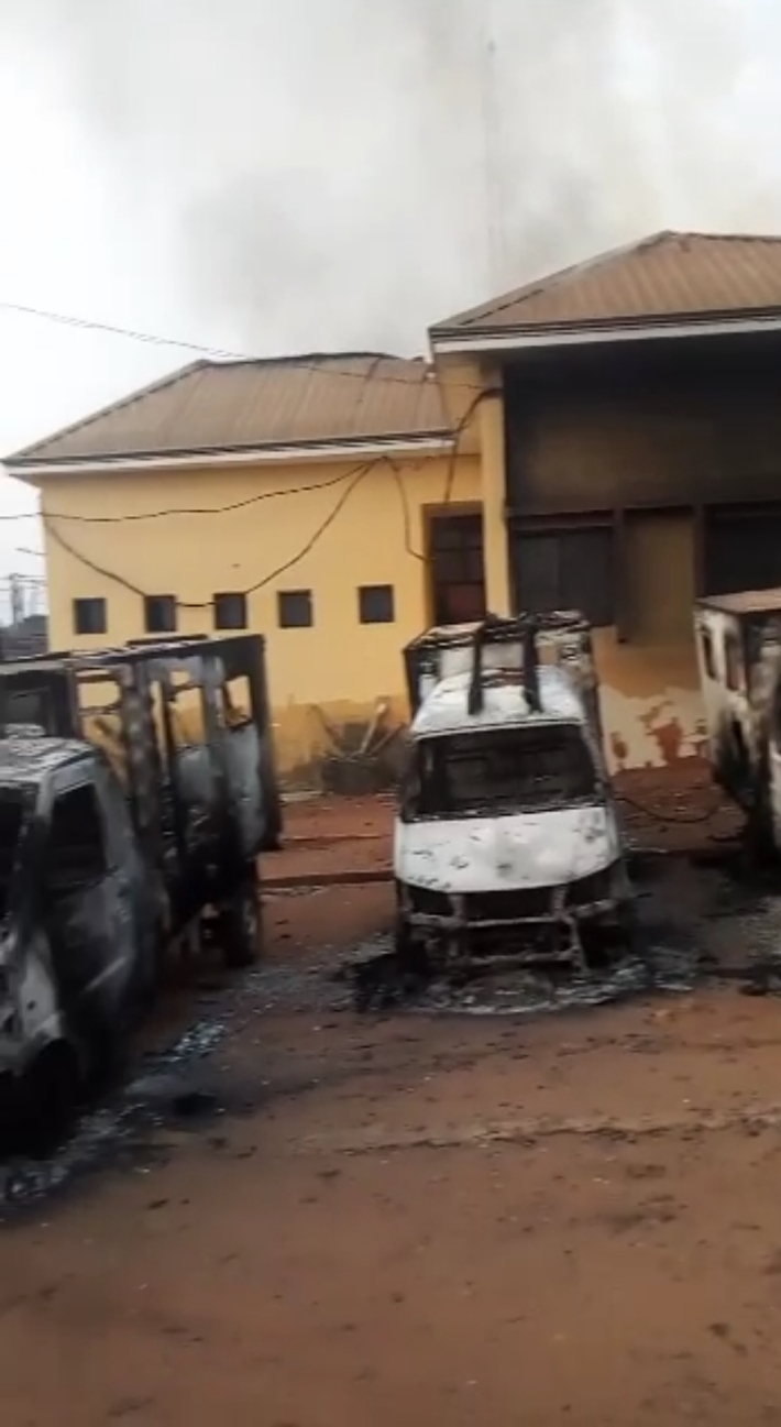 Breaking Unknown Gunmen Arsonists Burn Anambra Lg Secretariat Court