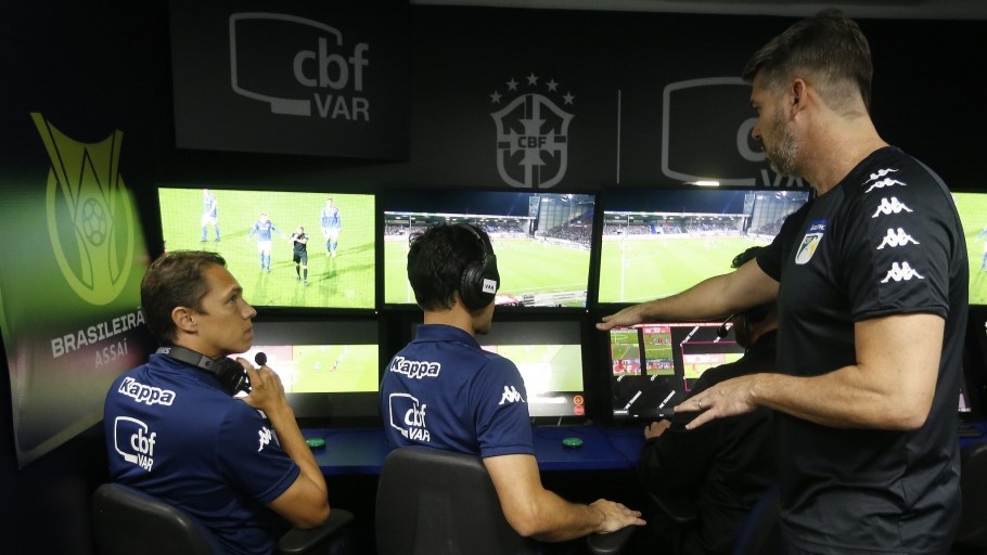 Irão Acertar Comissão De Arbitragem Da Cbf Realiza Preparação Do Var