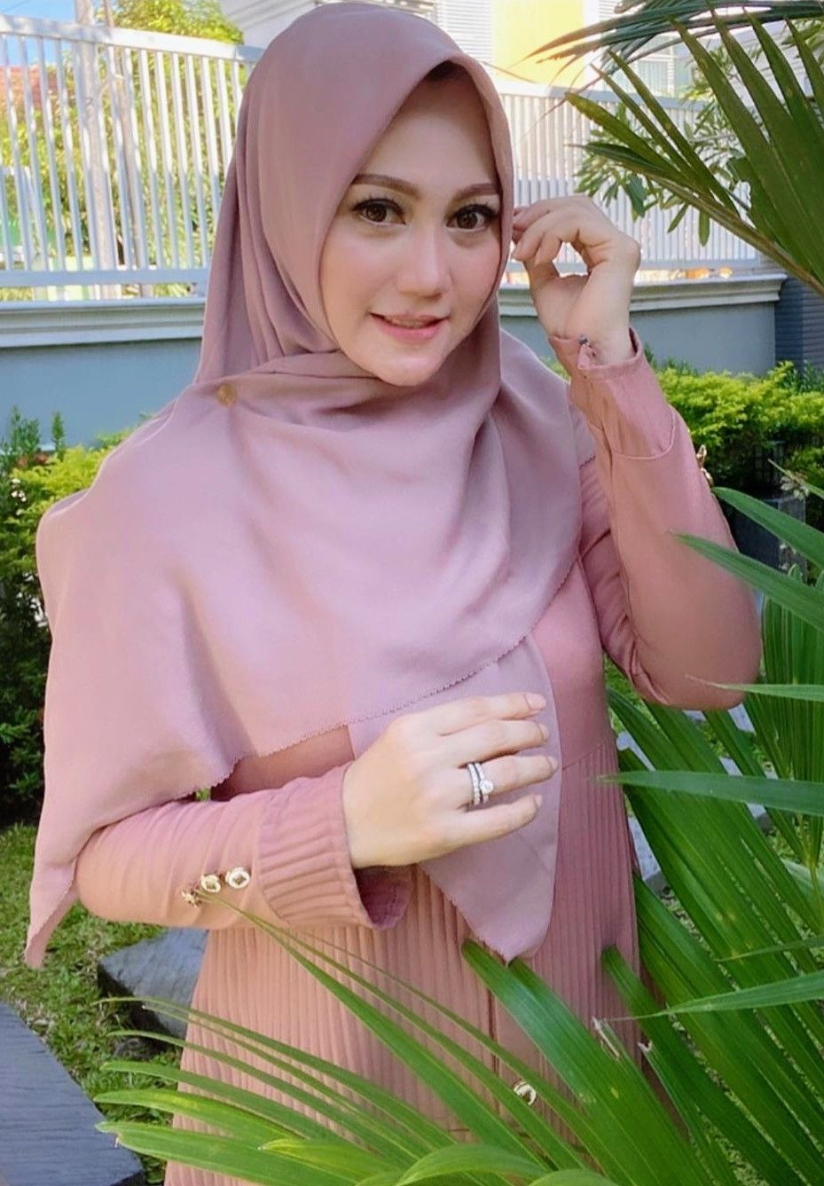 Fenomena Jilbab Ketat Trend Hijab Seksi Yang Penuhi Feed Instagram