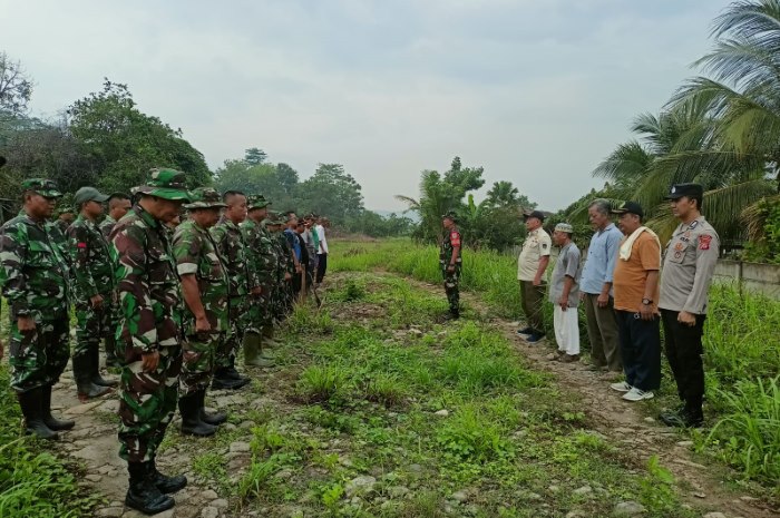 Koramil 1907bungursari Dan Warga Bersatu Bersihkan Sungai Antisipasi