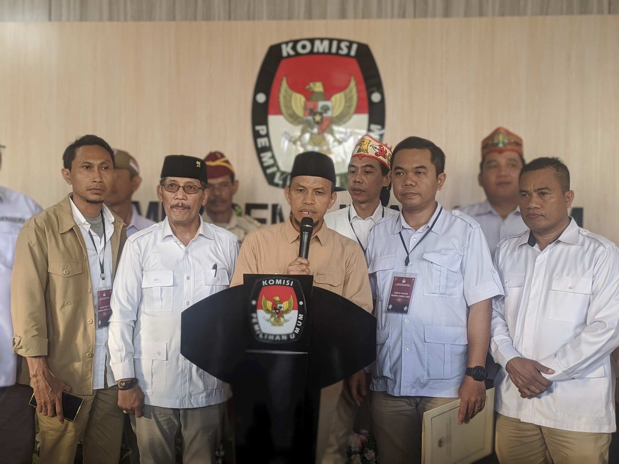 Daftarkan Bacaleg Ke Kpu Gerindra Targetkan Rebut Kursi Ketua Dprd