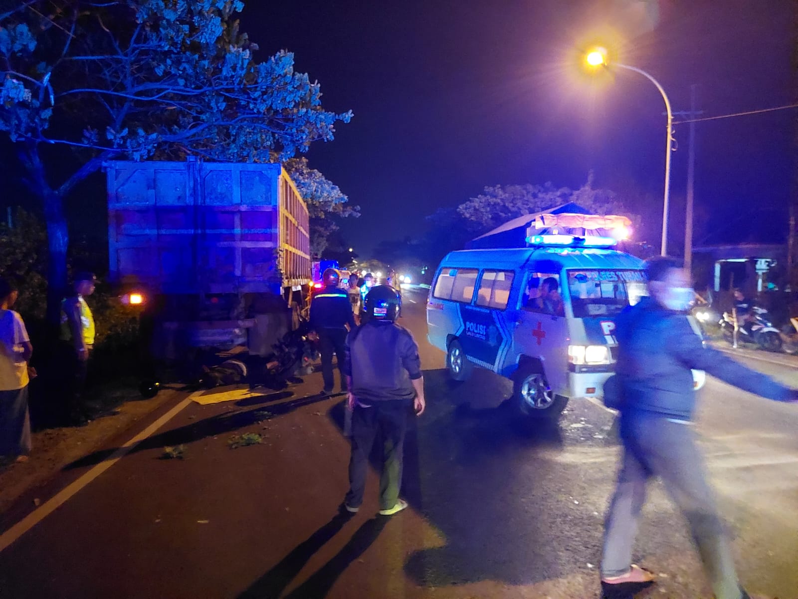 Anggota Polisi Meninggal Usai Tabrak Truk Parkir Di Jalur Pantura Tuban