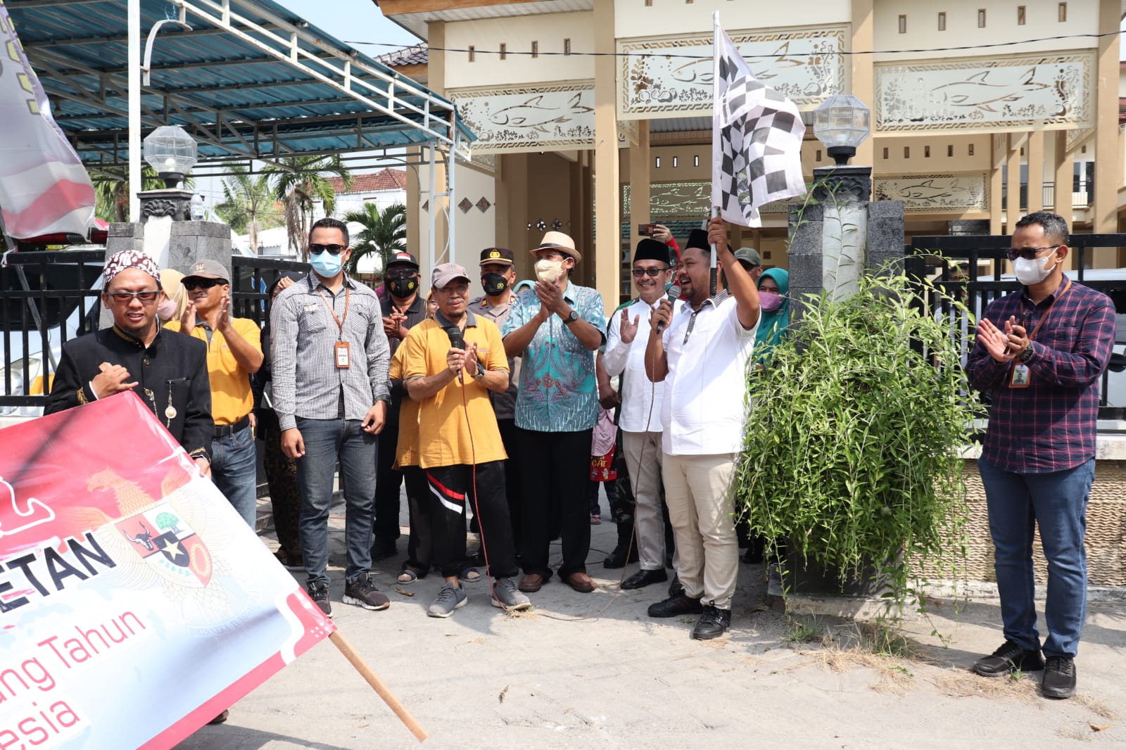 Bupati Gresik Gus Yani Lepas Peserta Karnaval Desa Pangkah Wetan