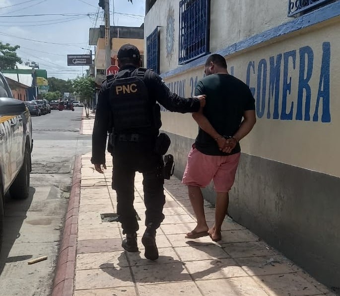 Policía Nacional Civil De Guatemala Acusado De Agresión Sexual Con