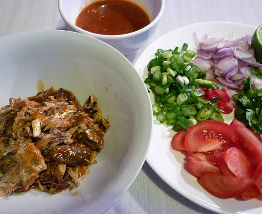 3 Hungry Tummies Yum Pla Krapong ยำปลากระป๋อง Canned Fish Salad