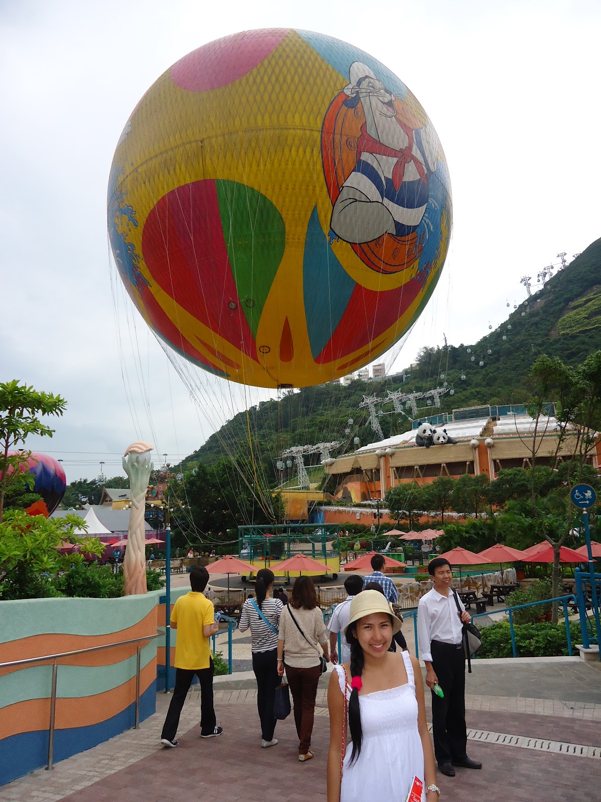 Hong Kong Ocean Park Lady And Her Sweet Escapes