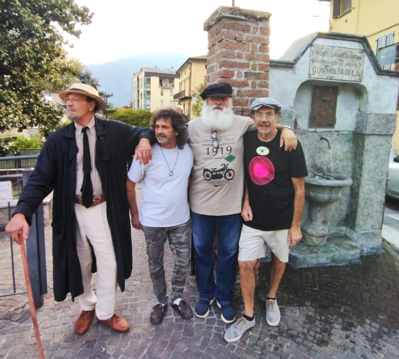 Claudio Bottagisi Mandello Lario E La Fontana Di Via Cavour “e