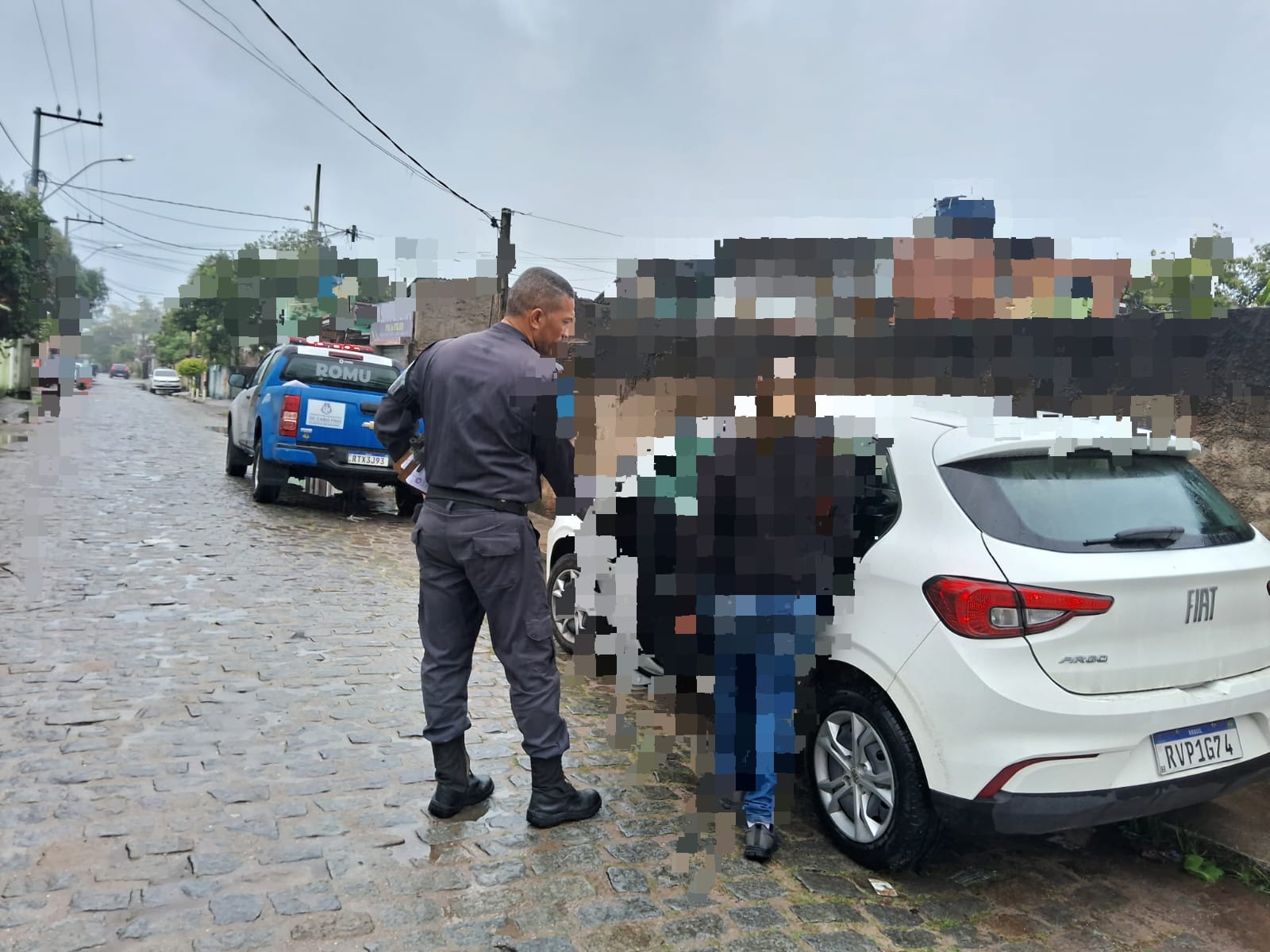 Equipe Maria Da Penha Da Gcm De Cabo Frio Prende Homem Que Mantinha