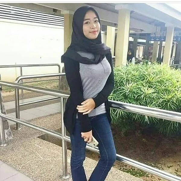 Senyuman Manja Hijabers Cantik Republic Renger Cantik