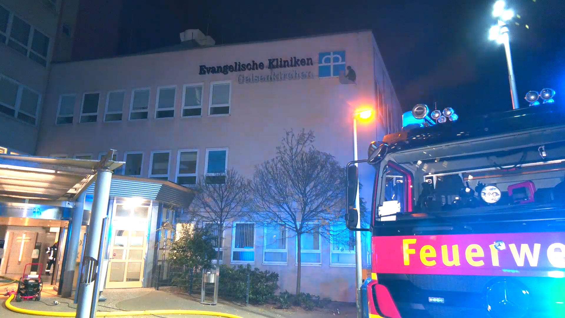 Nrw Aktuelltv Gelsenkirchen Großeinsatz Der Feuerwehr Bei Brand In