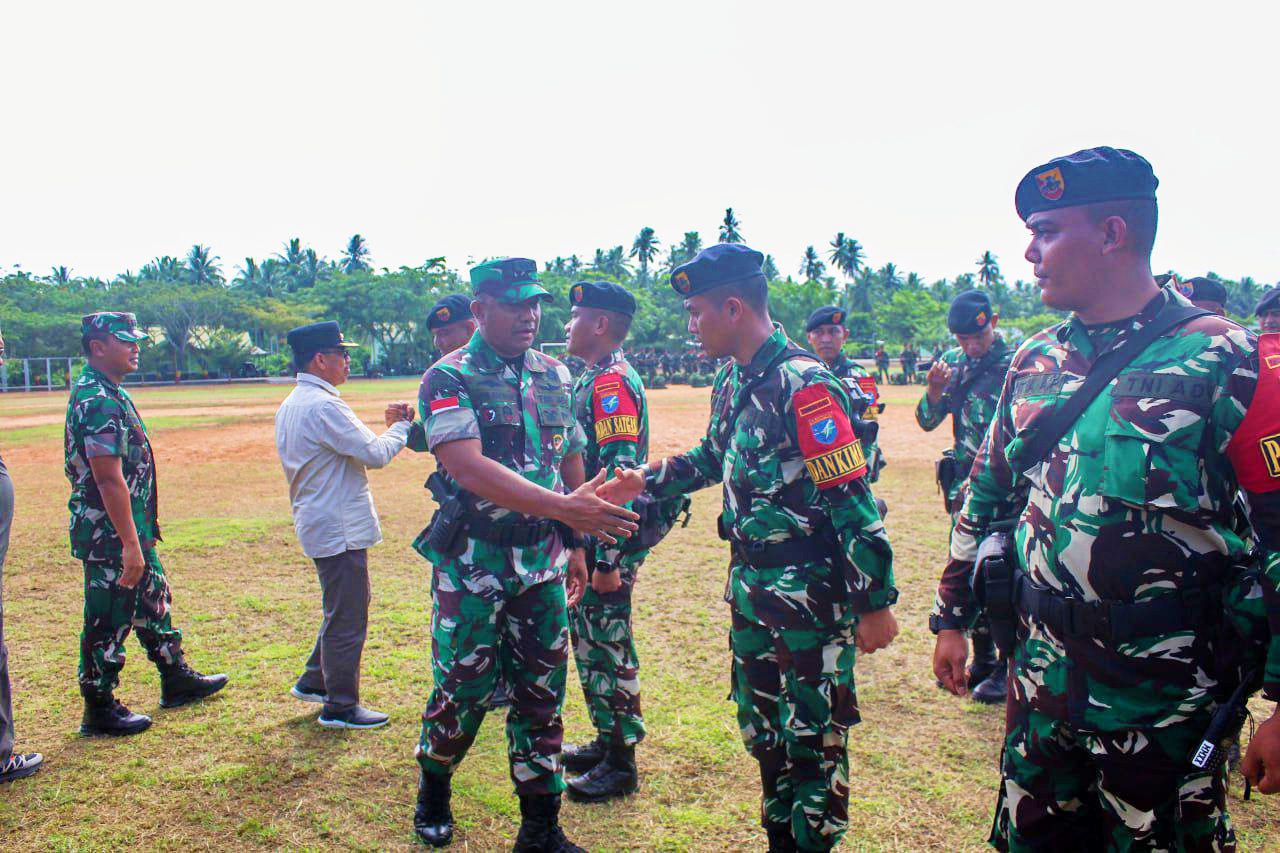 Asops Kasdam Xiitpr Berangkatkan Satgas Pamtas Ri Malaysia Yonkav 12