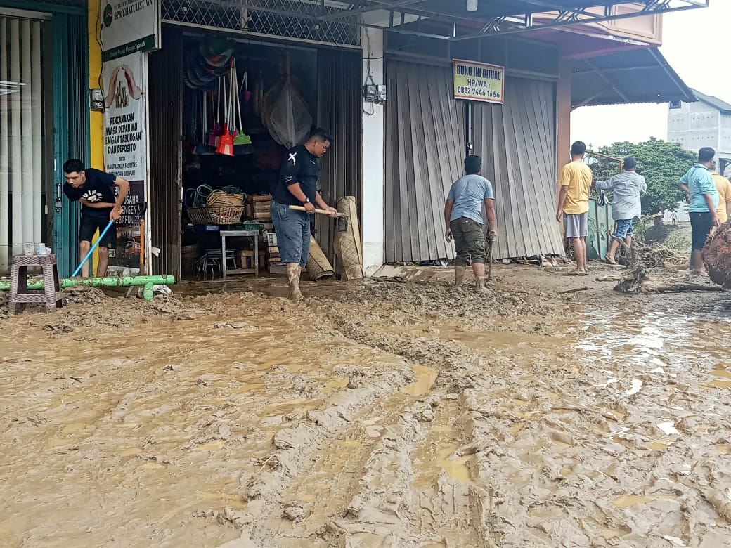 Pasca Banjir Bandang Pasaman Warga Butuh Bantuan Damkar Untuk