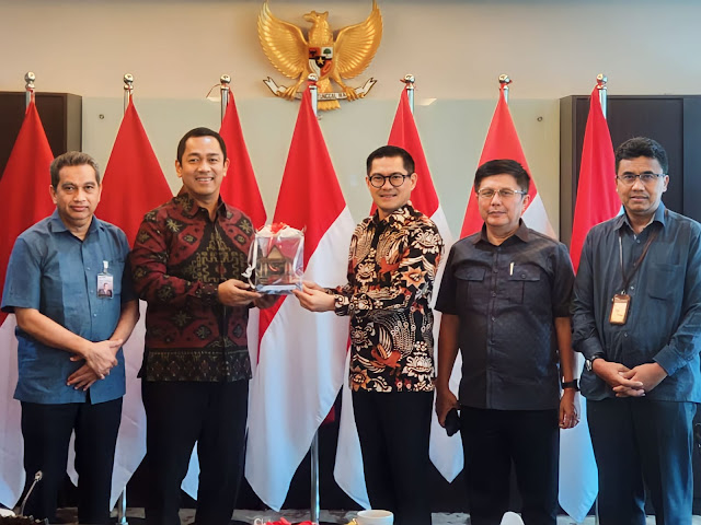 Bupati Joune Ganda Terima Penghargaan E Purchasing Award Dari Lkpp Ri